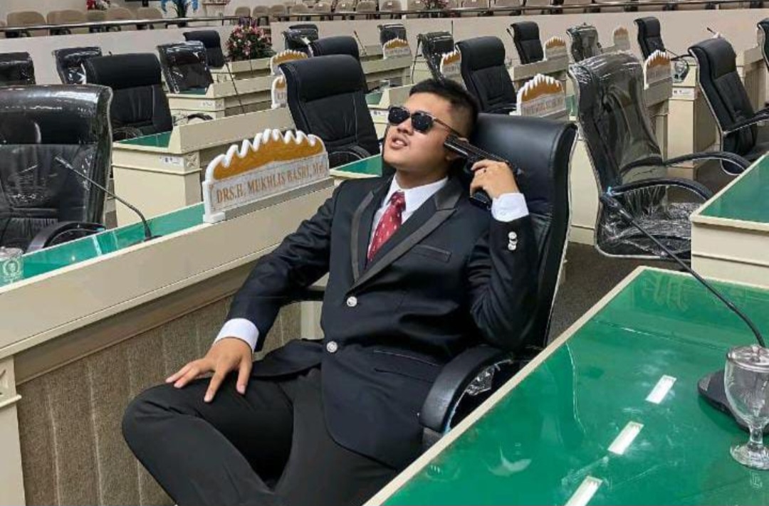 Heboh, Siswa SMAN 9 Balam Pamer Senpi di Ruang Sidang DPRD Lampung ...